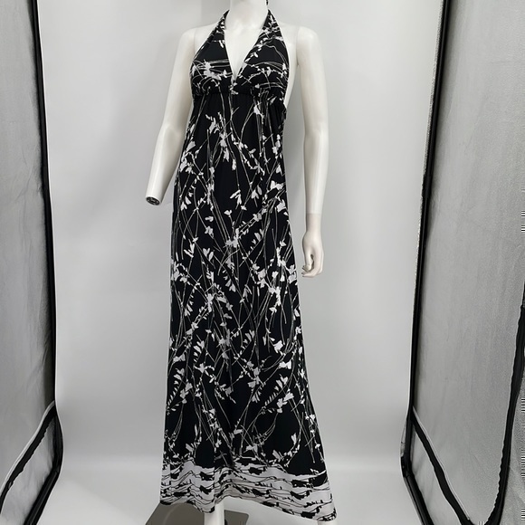 Eight Sixty | Dresses | Uec Eight Sixty Black And White Halter Maxi ...